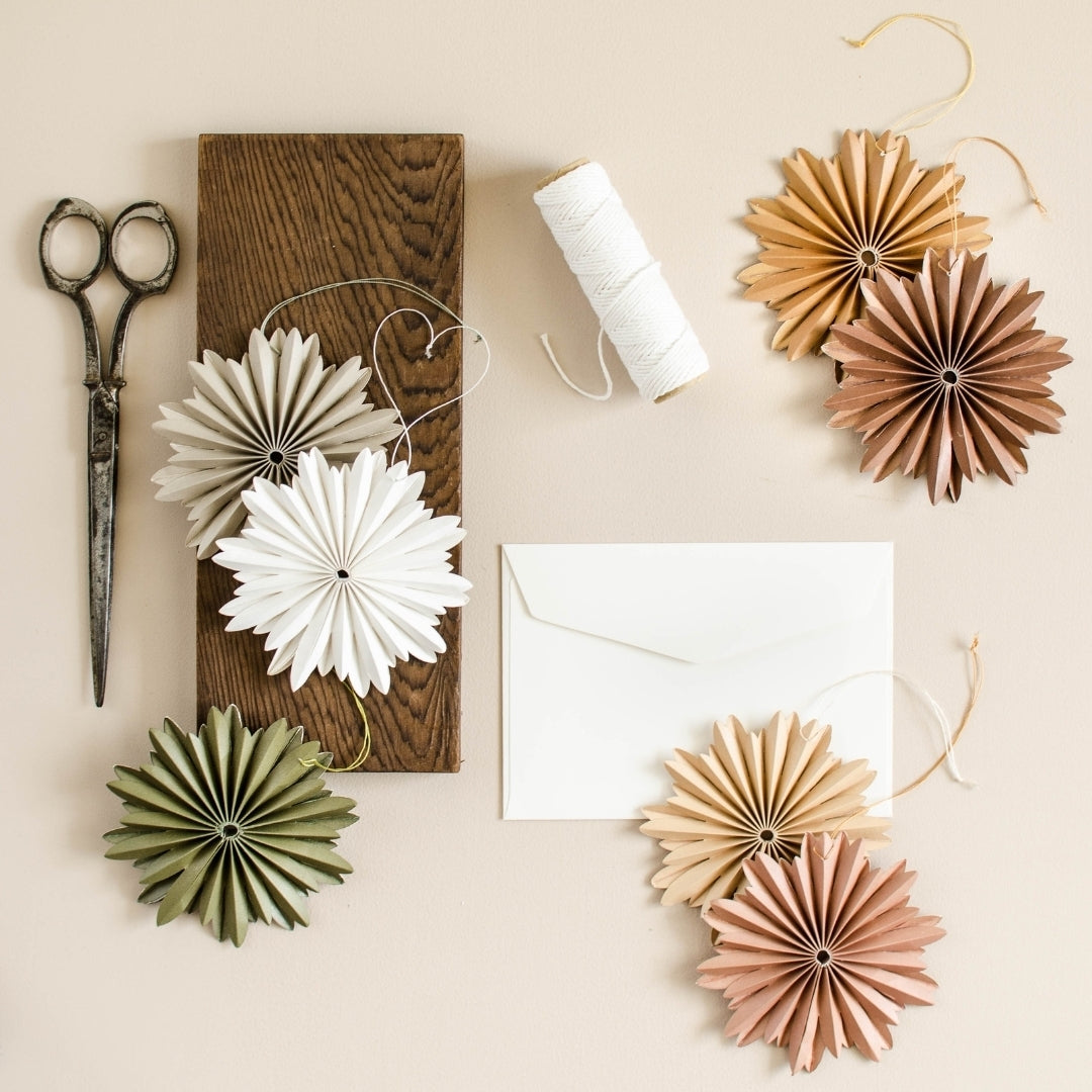 HANGING STAR ORNAMENT | OFF WHITE – HELLO TRADER