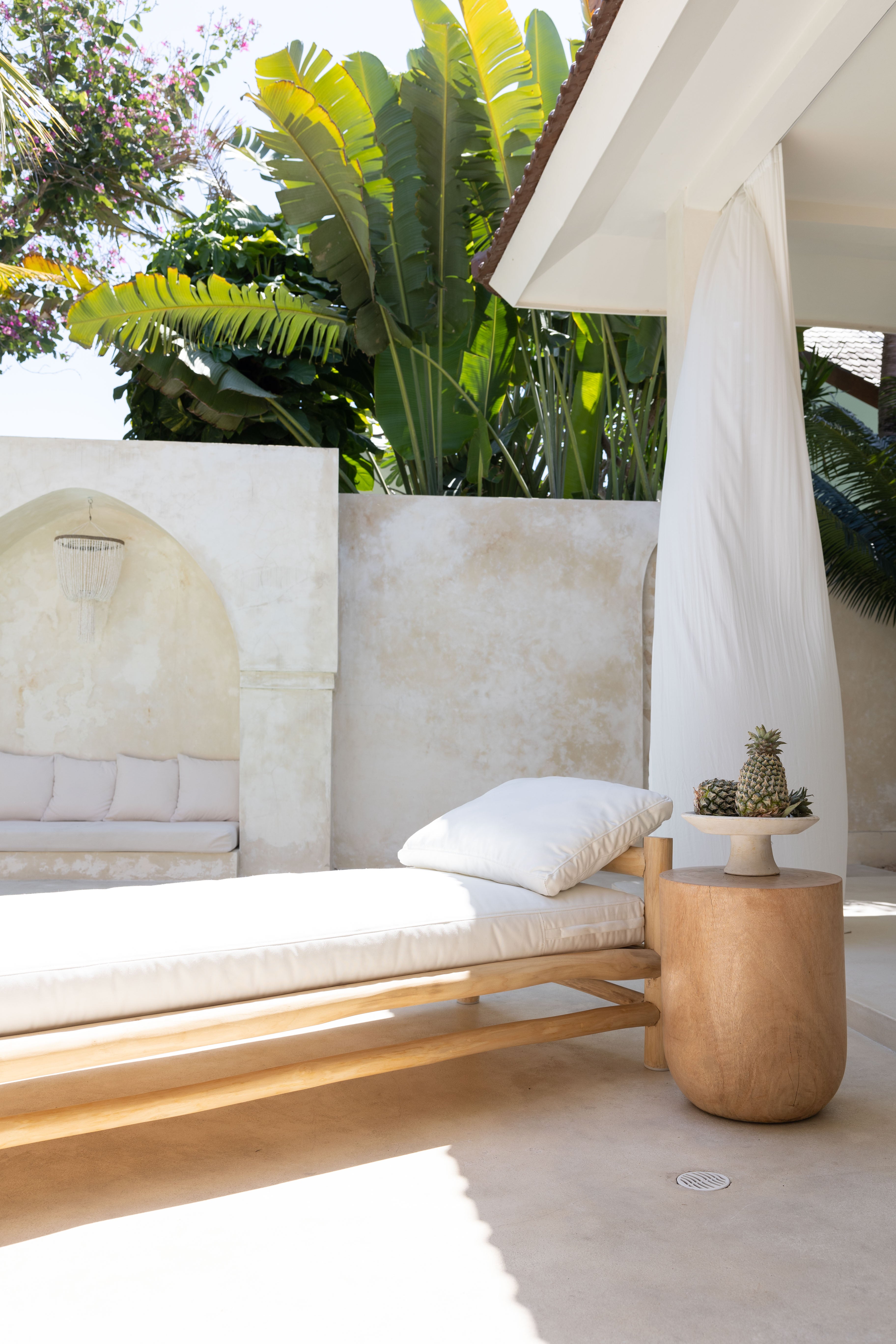 CORSO LOUNGER OFF WHITE – HELLO TRADER