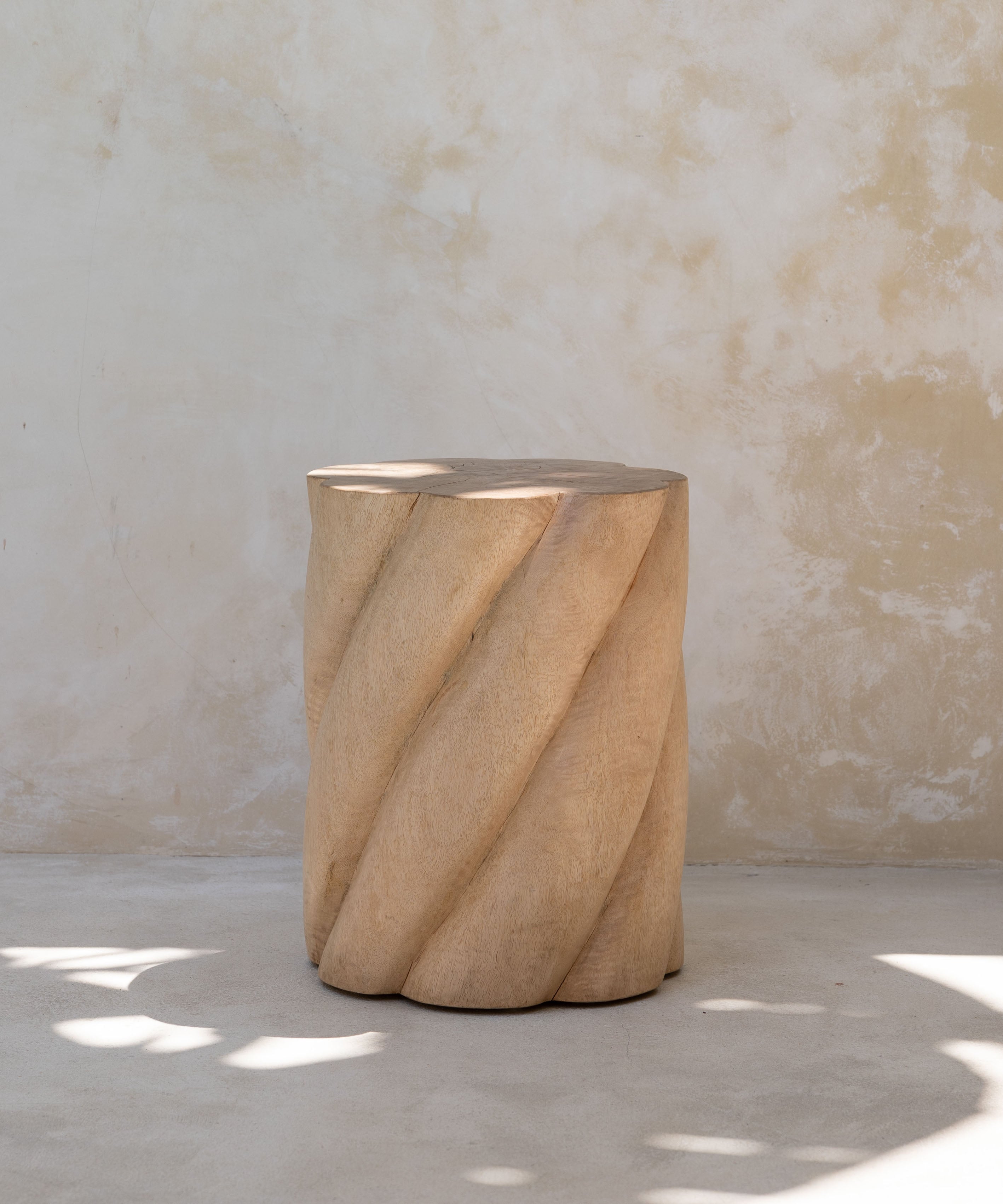 TWIST SIDE TABLE – HELLO TRADER