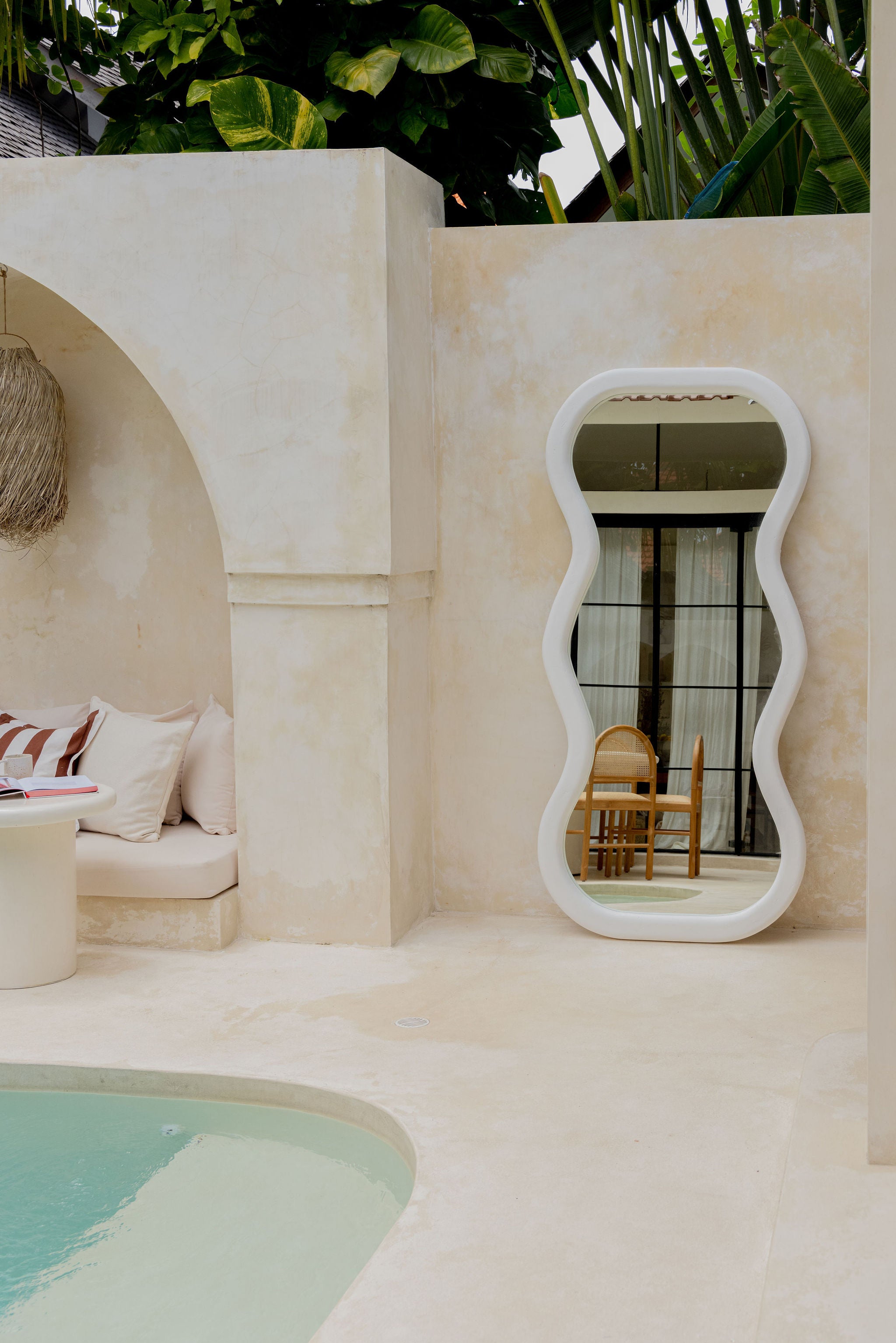 THE WAVY RENDERED MIRROR – HELLO TRADER