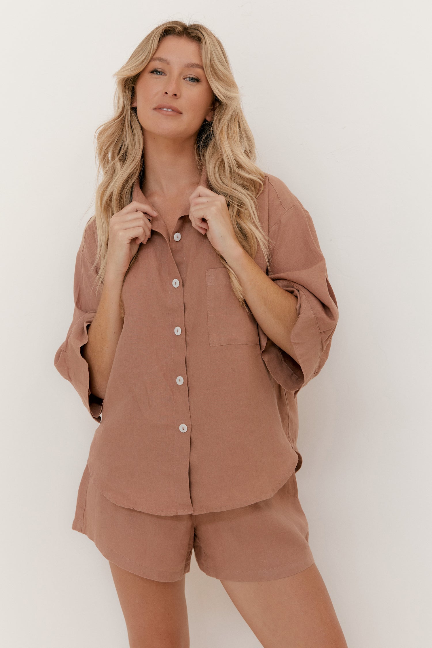 WOMAN – HELLO TRADER